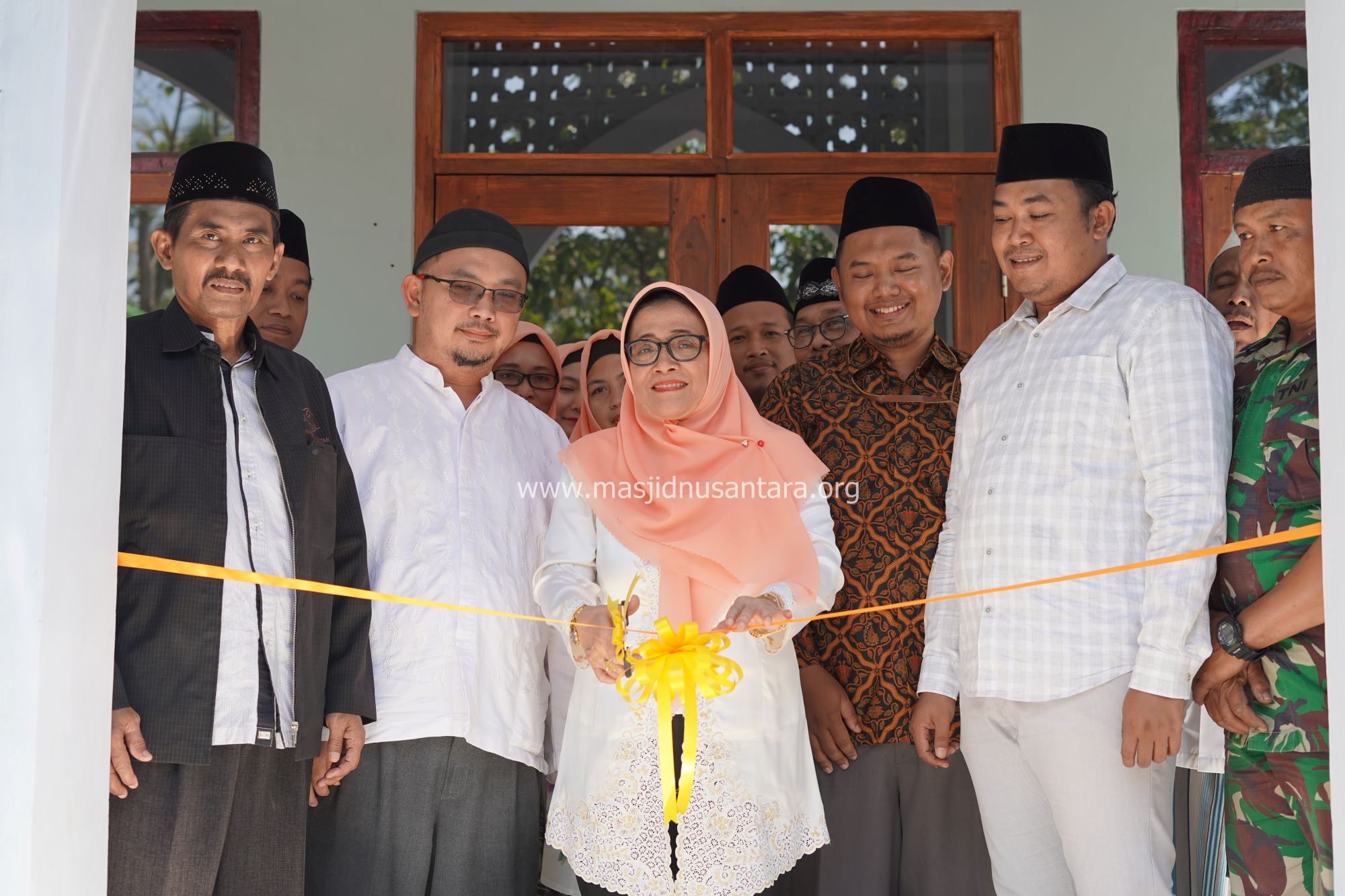 Hadiah Untuk Orang Tua Tercinta: Bangun Satu Masjid - Masjid Nusantara